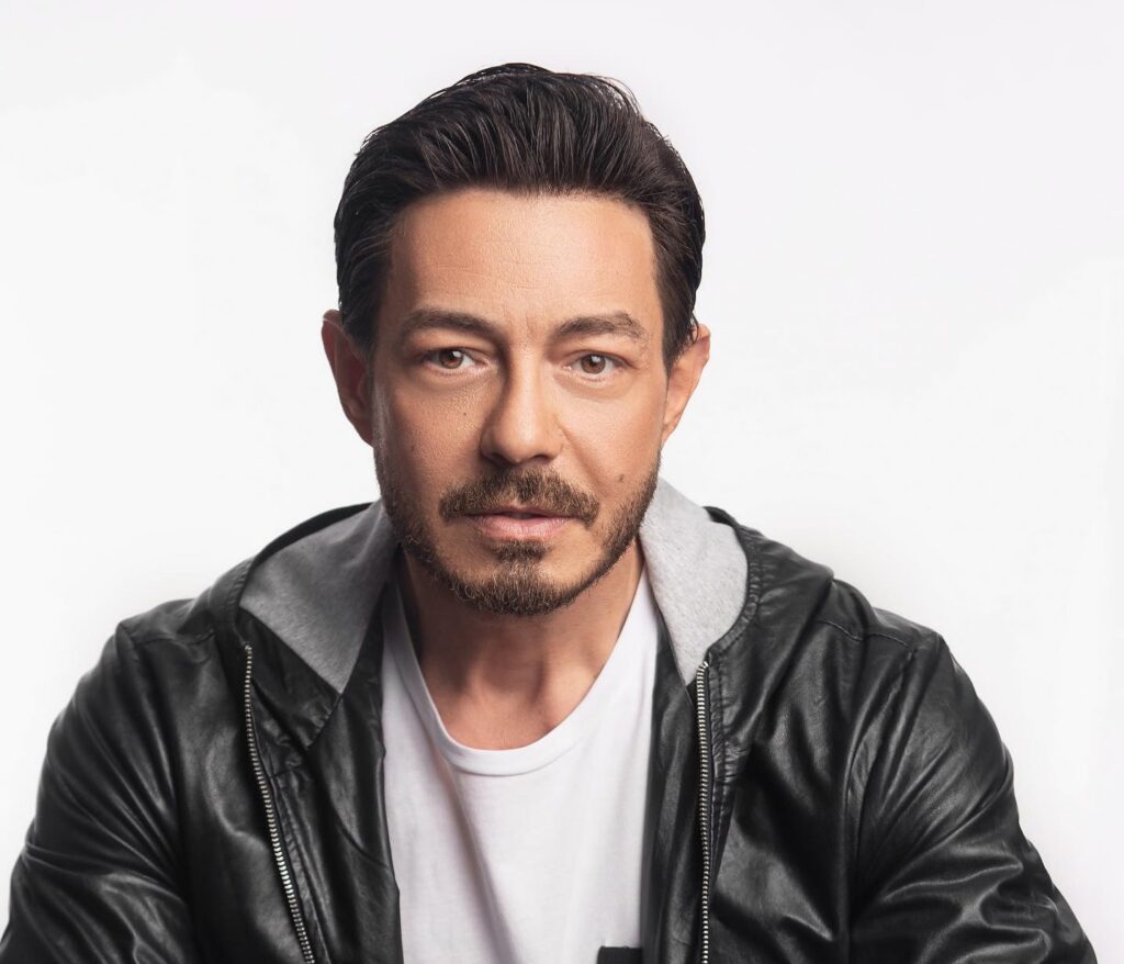 من هو أحمد زاهر؟ – manhowa.com